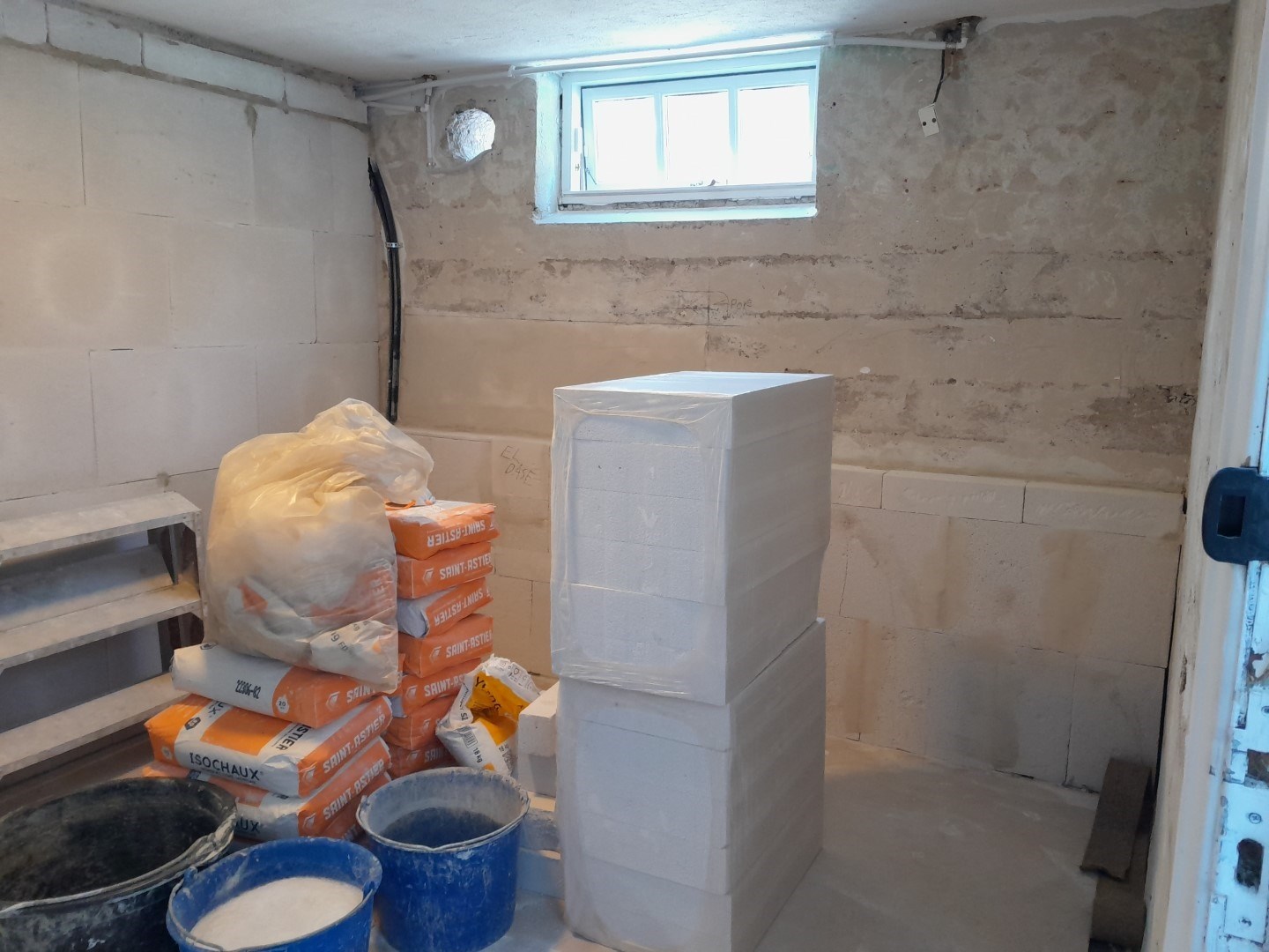 Indvendig efterisolering i diffusionsåbne Ytong Multipor isoleringsplader