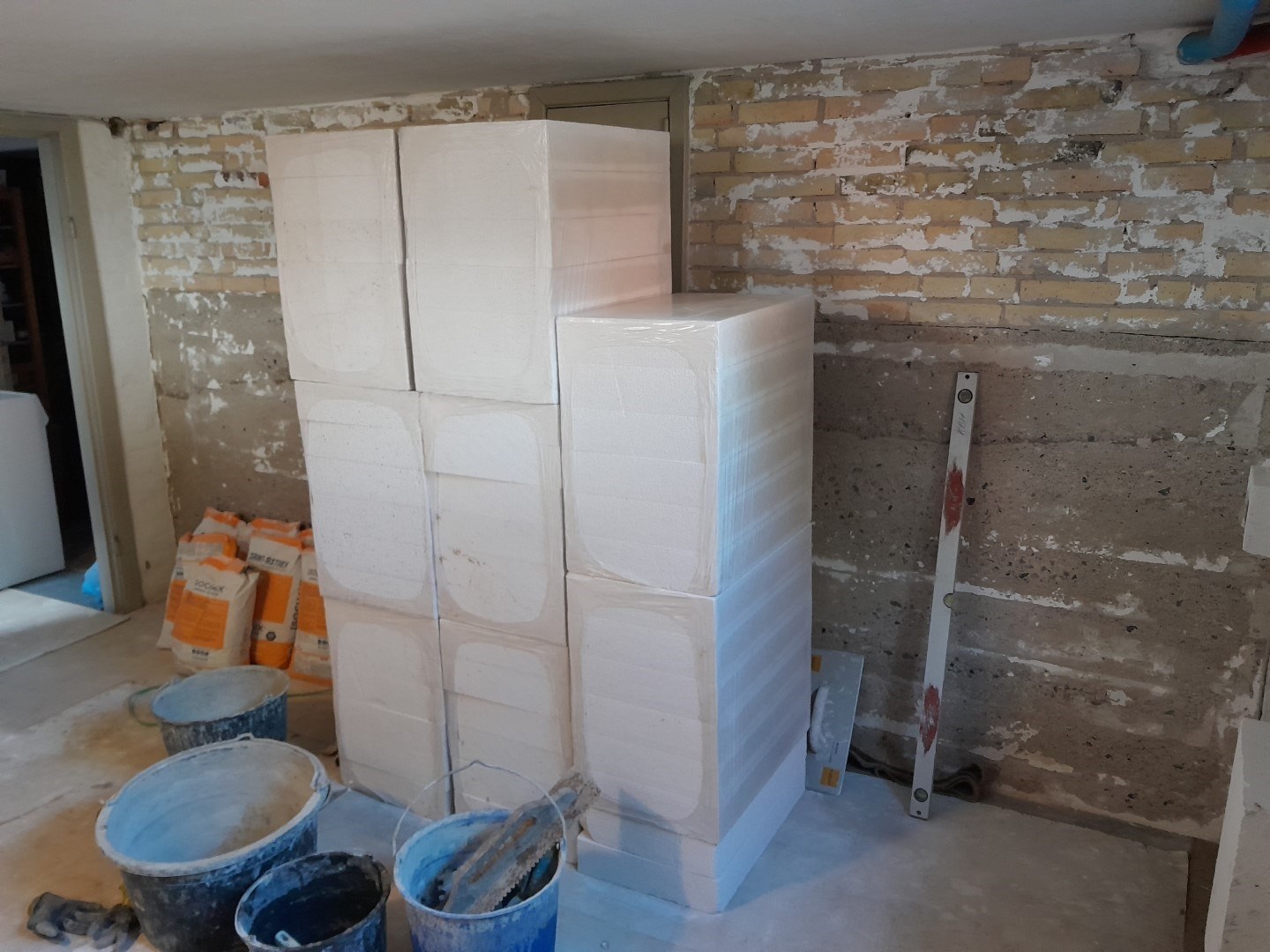 Indvendig efterisolering i diffusionsåbne Ytong Multipor isoleringsplader